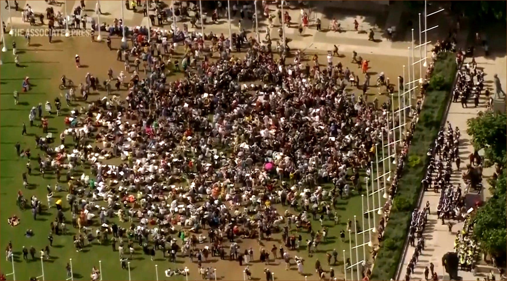 Over 365 Arrested in London as Anti-Israel Protesters Challenge ...